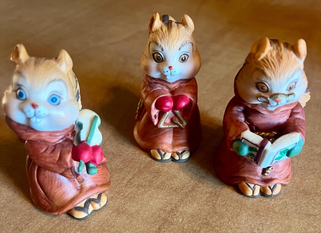 Enesco Chipmink Figurines Holiday Christmas Decor Music Playing ...