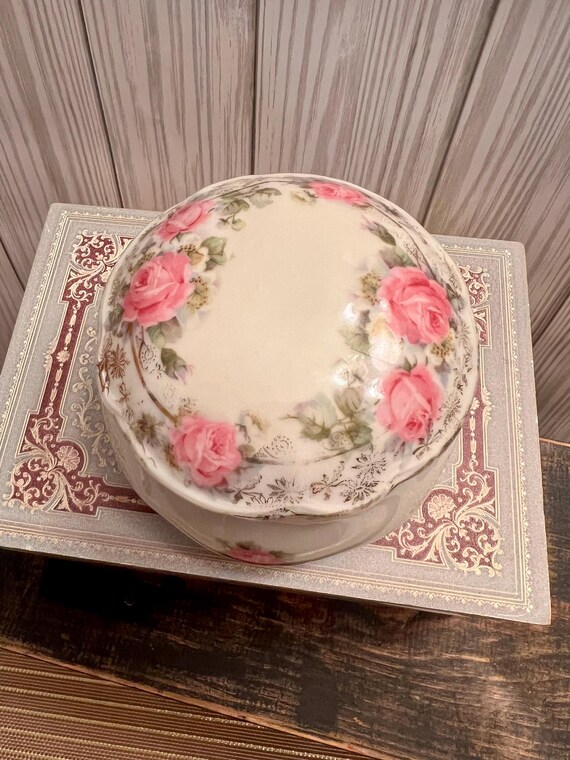 Vintage Porcelain Rose Trinket Box With Gold Gilt Sca… - Gem