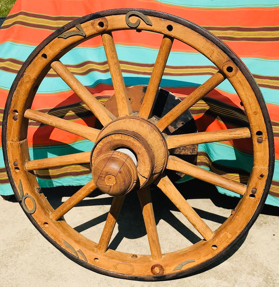Antique Wagon Wheel Primitive Southwestern Decor Farmhouse Rustic Barn ...