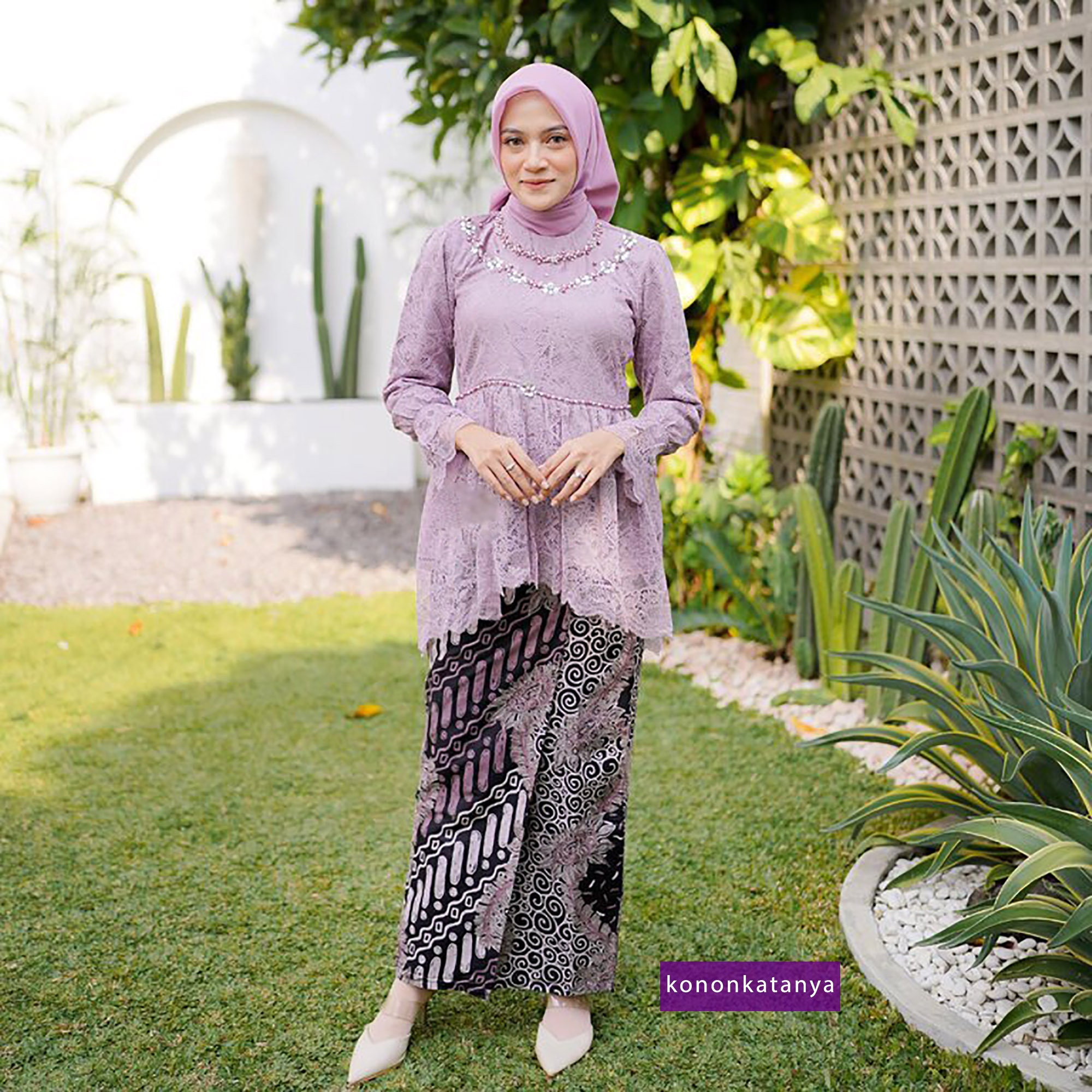 Enchanting Elegance Mauve Majesty in Kebaya Batik Selvia, Kebaya Batik ...