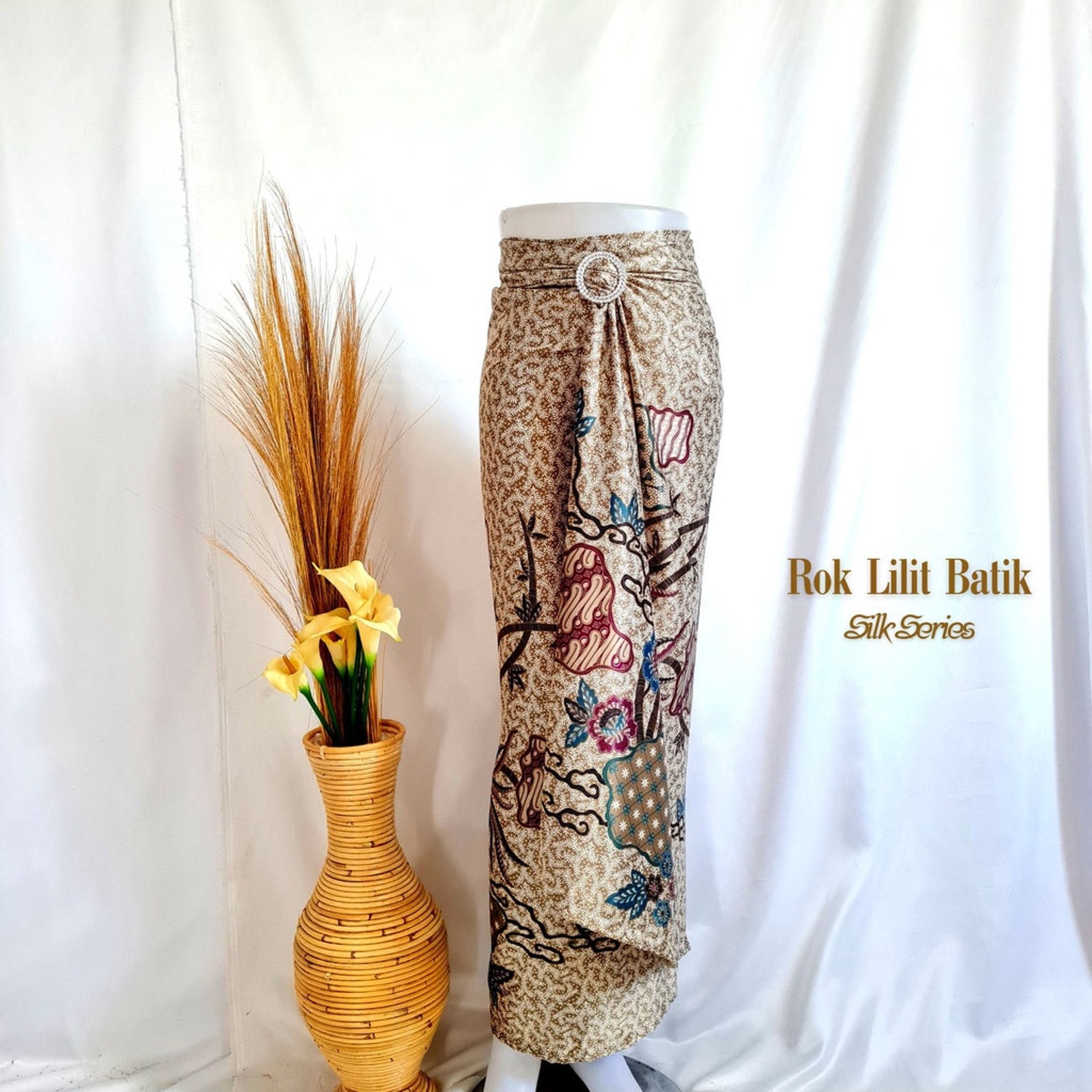 Skirt Silk Rok Lilit Batik Semi Sutra Danar Hadi Free Ring Anara ...