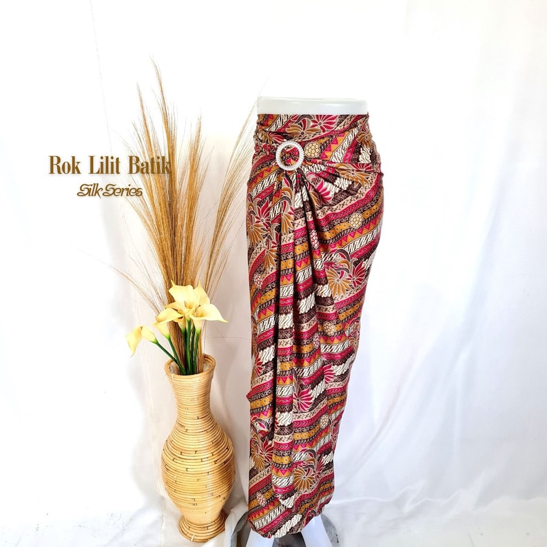 Skirt Silk Rok Lilit Batik Semi Sutra Danar Hadi Free Ring Anara ...
