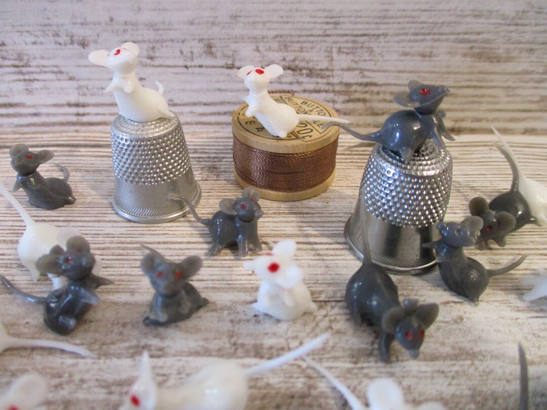 2 Miniature Plastic Mice: Vintage, Micro, Figurine, Diorama, Dollhouse ...