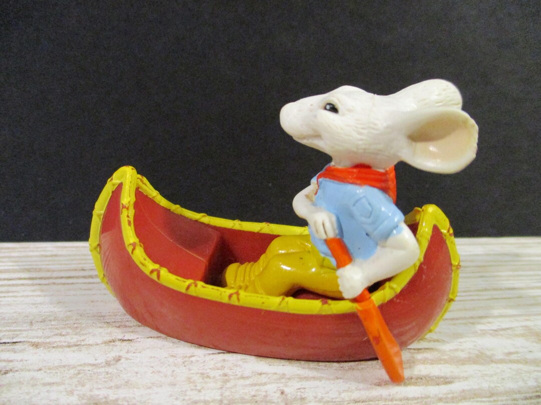 Stewart Little Figurine: Vintage, Mouse in Red Canoe Toy (2005) #6828 ...