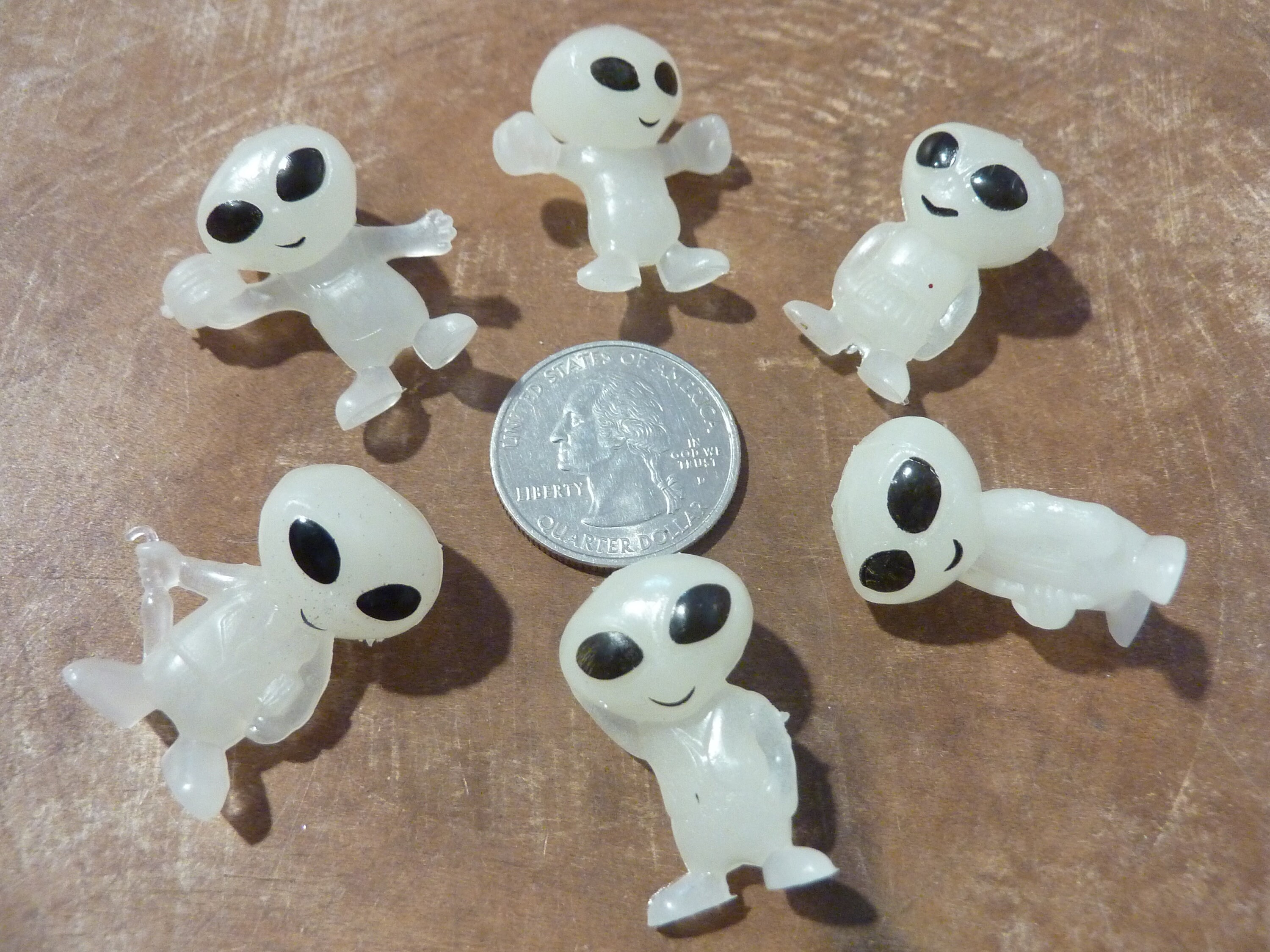 Glow in the Dark Mini Alien Spaceship Art & Collectibles Figurines etna ...