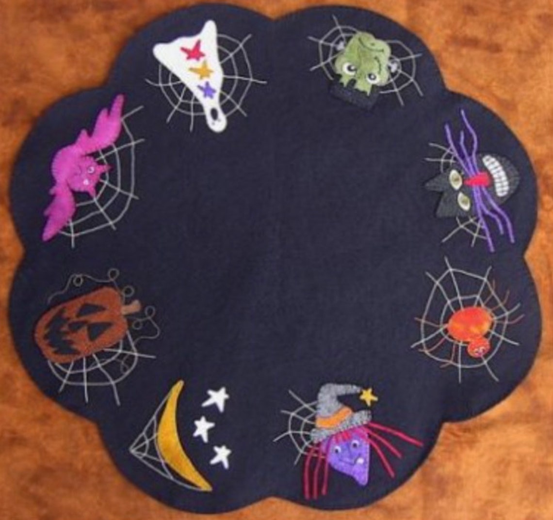 Kit and Pattern: Halloween Table Mat | Etsy