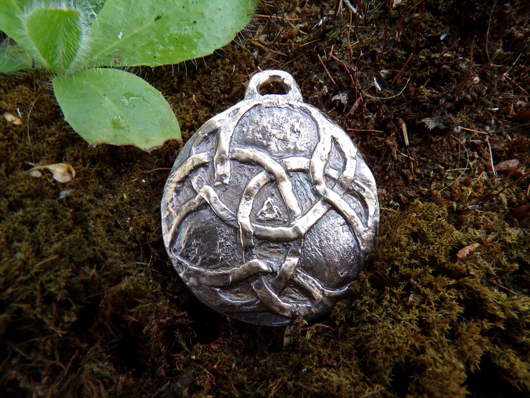 Celtic Irish Shield of Lugh Bronze Pendant - Etsy UK