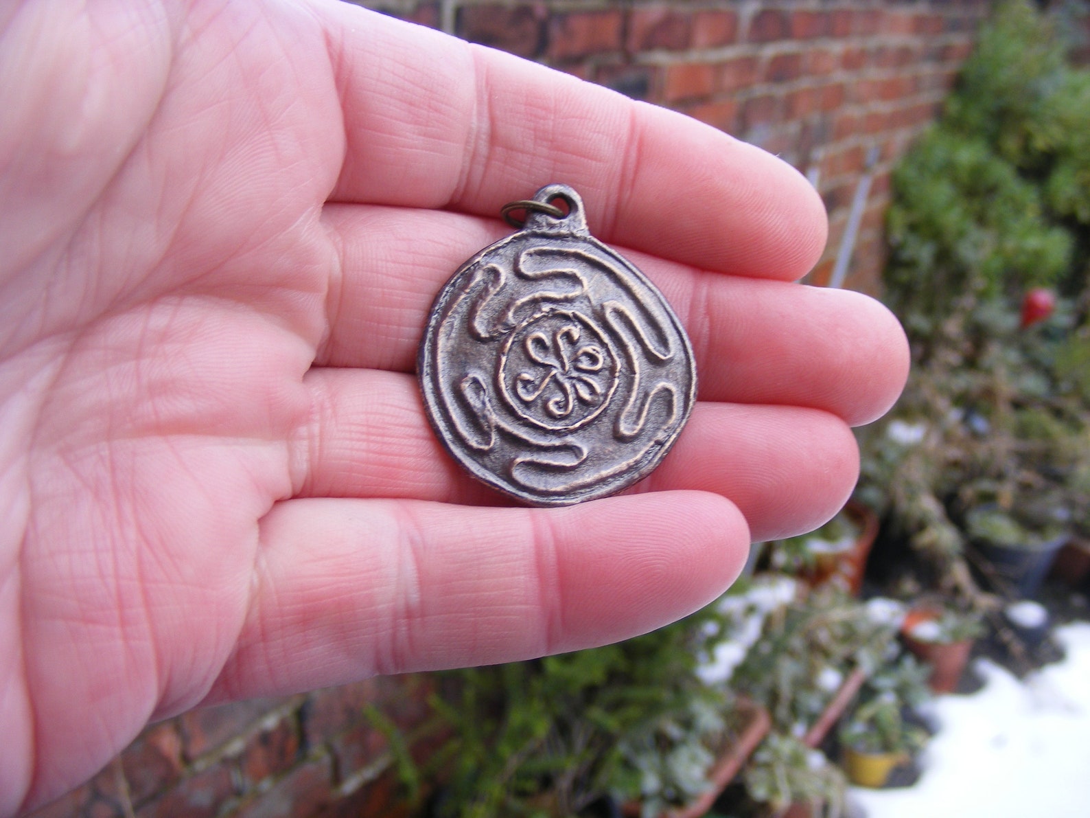 Hekate s Wheel Bronze Pendant Darker Version Etsy hekate-s-wheel-bronze-pendant-darker-version-etsy