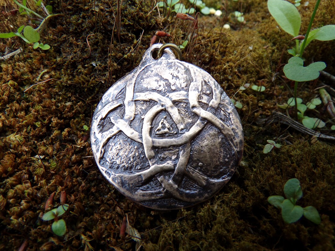 Celtic Irish Shield of Lugh Bronze Pendant - Etsy