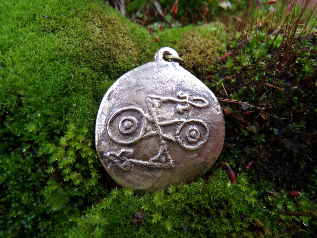 Scottish Pictish Double-disk Z-rod Bronze Pendant - Etsy UK