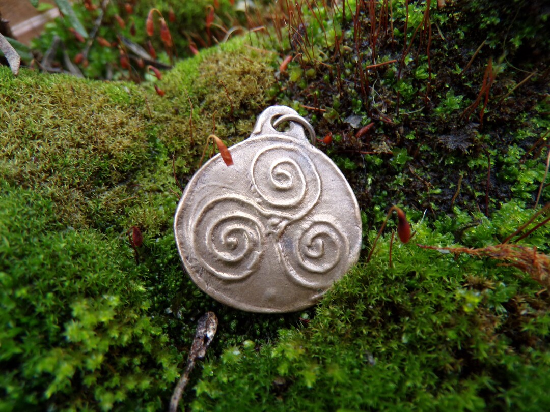 Celtic Triple Spiral Triskele Bronze Pendant - Etsy