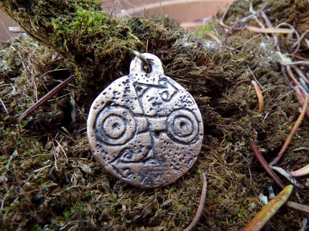 Scottish Pictish Double-disk Z-rod Rock Art Bronze Pendant - Etsy