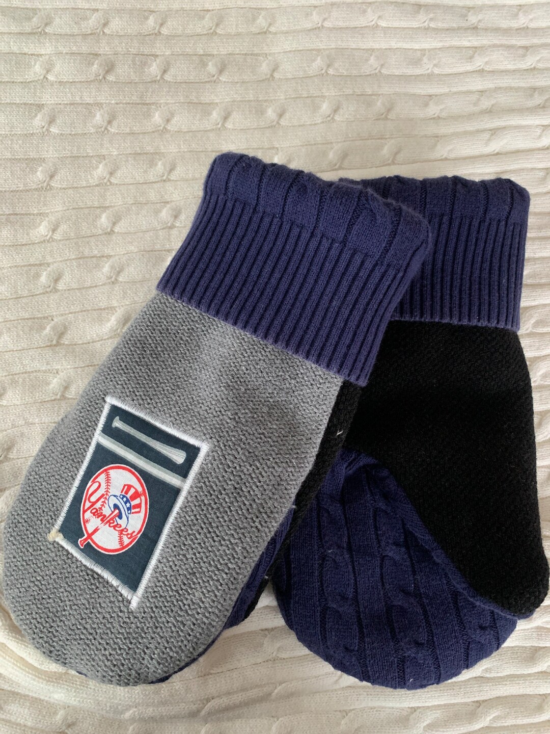 Recycled Sweater Mittens (non Wool) - New York Yankees Medium Size - Etsy