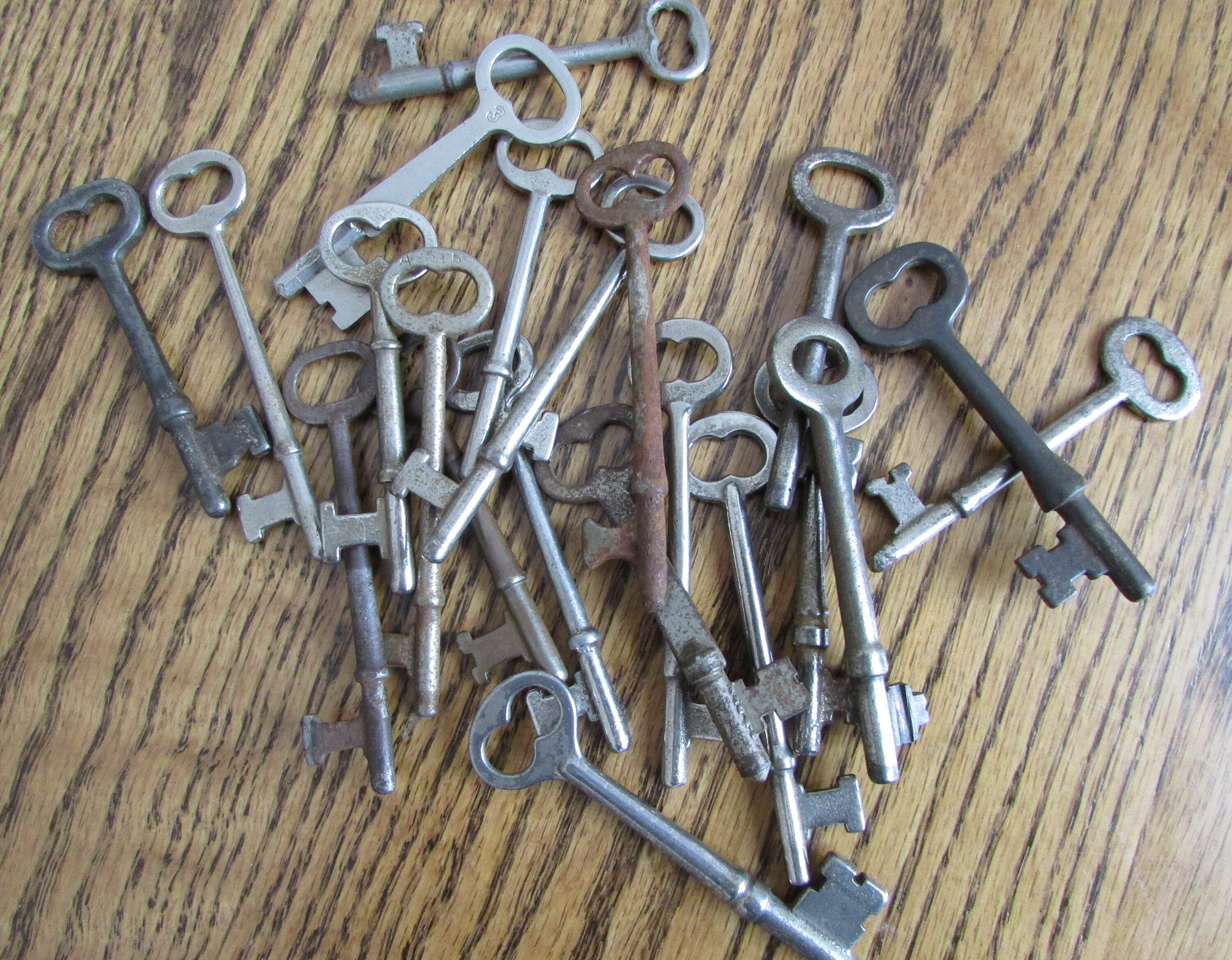Keys Antique Skeleton Key Old Patina by the Each Unmarked Craft ...