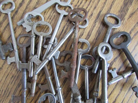 Keys Antique Skeleton Key Old Patina by the Each Unmarked Craft ...