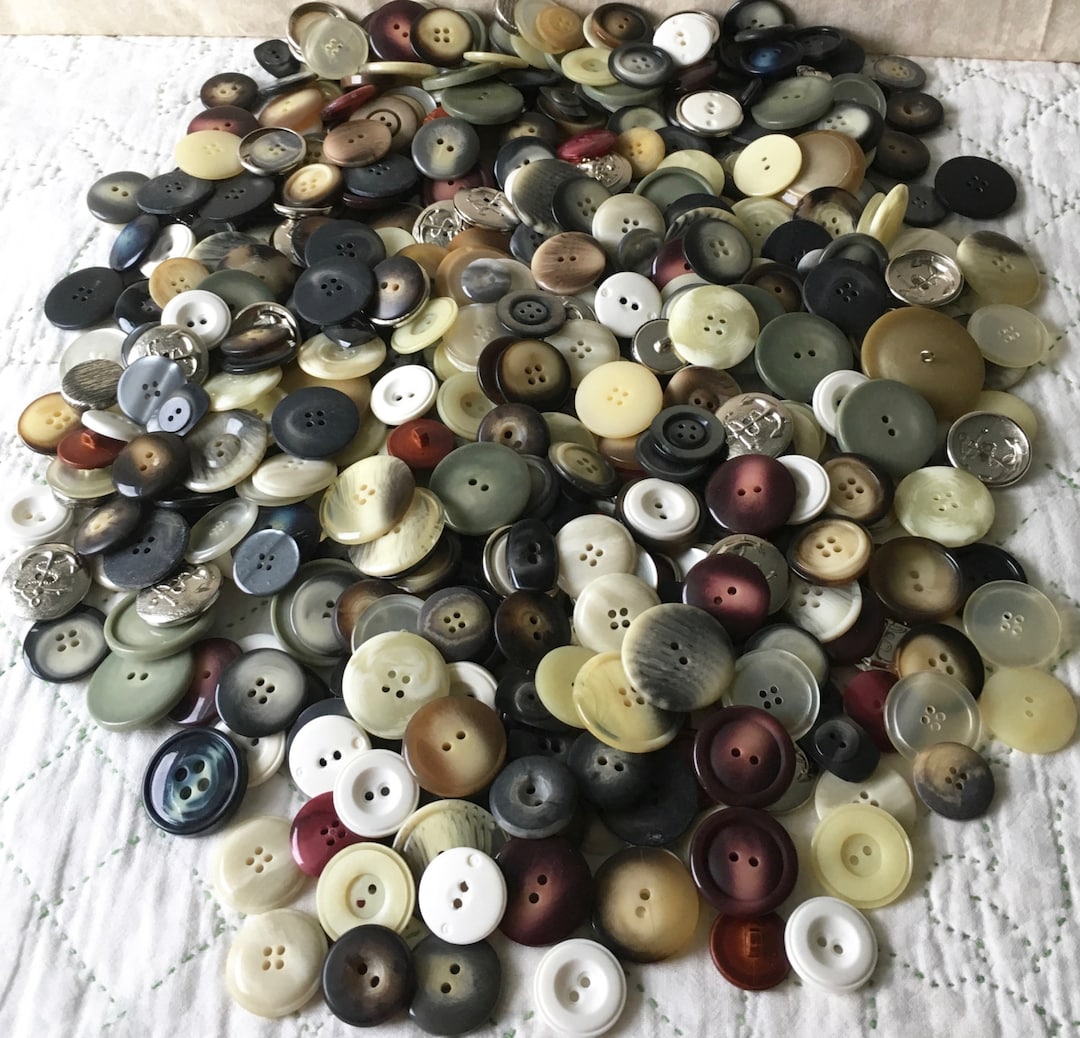 Buttons Mixed Lot, 3/4" to 1 3/4" Round, Over 150 Vintage Plastic and ...