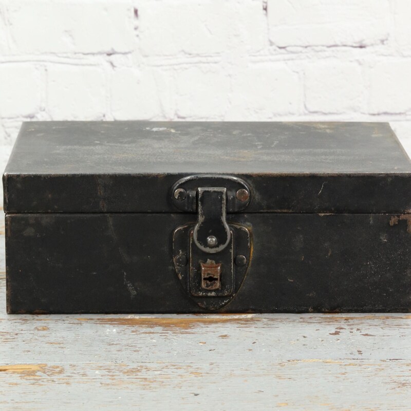Metal Gift Box - 60+ Gift Ideas for 2024