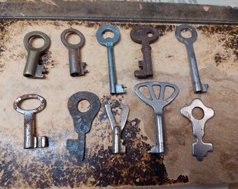 Small Old Keys - Etsy