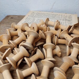 Wooden Spools Sewing Thread Wood Spools Assorted Thread Yarn Bobbin Lot ...