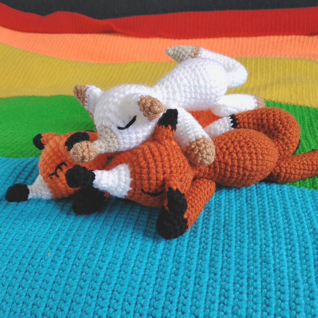 Slapende vos Amigurumi met Pride Flag-deken - Etsy Nederland