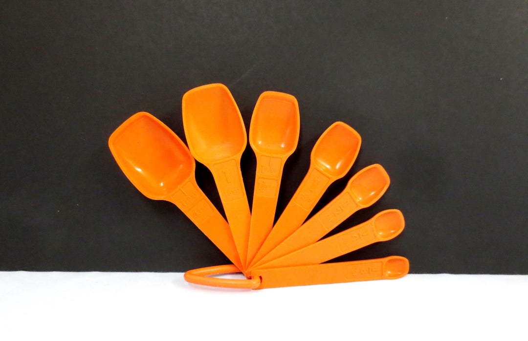 Tupperware Measuring Spoons Set of 7 Pieces Vintage Kitchenware Orange ...