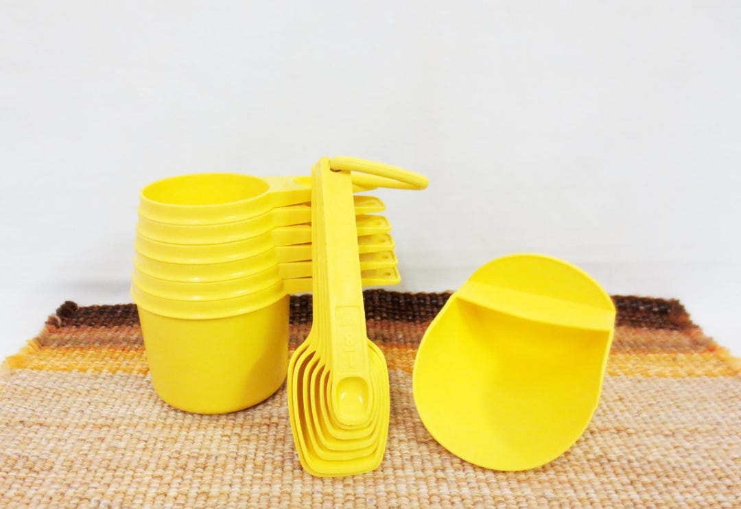 Tupperware Set of Six Nesting Measuring Cups Seven Spoons & One Scoop ...