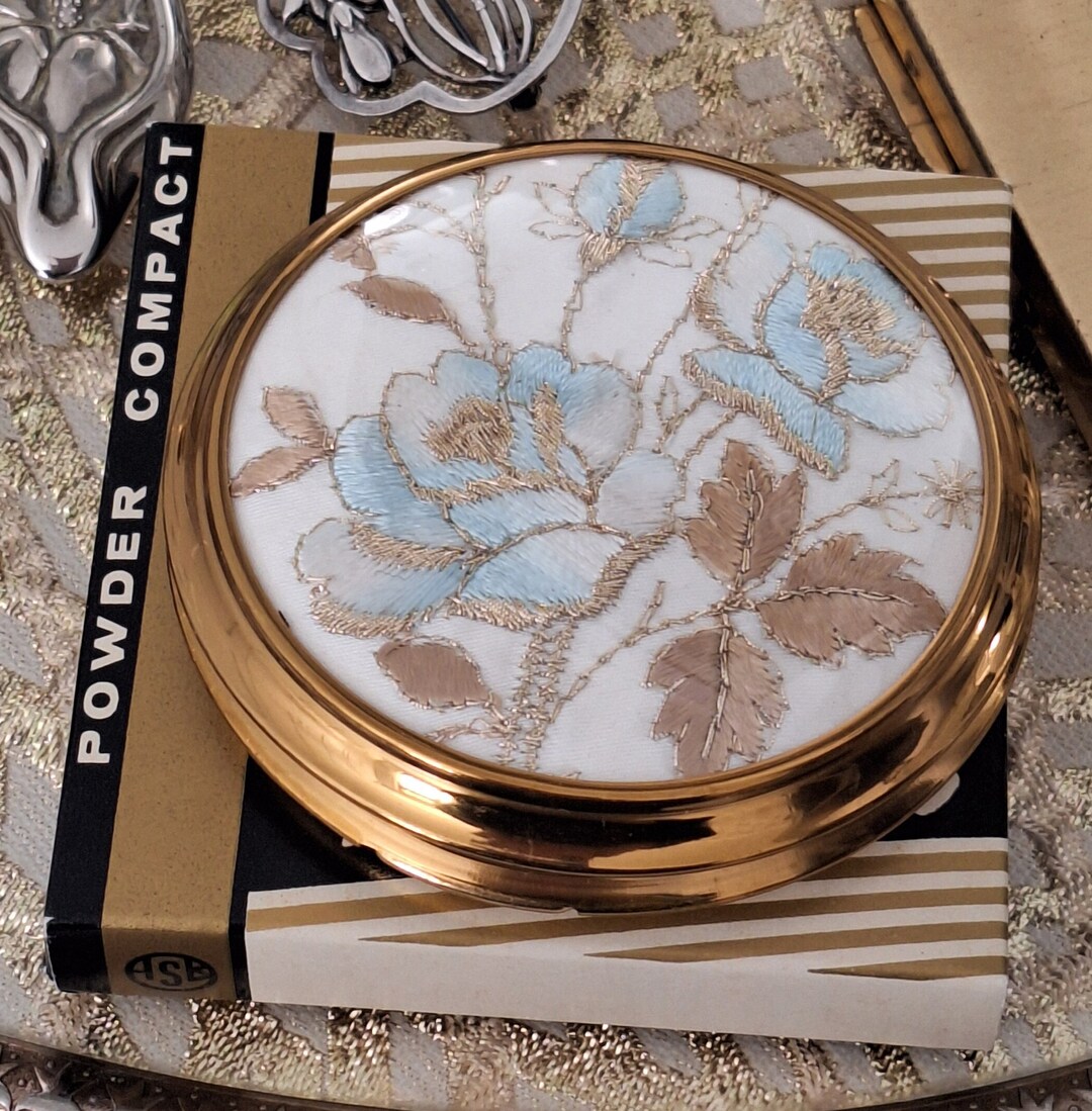 MASCOT Powder Compact Made in England Collectables 1950s Powder Compact ...