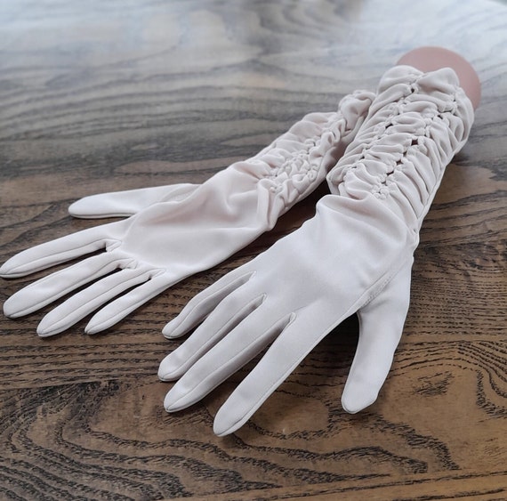 Vintage Gloves MILLINGTON Empire Made Beige Nylon Sim… - Gem