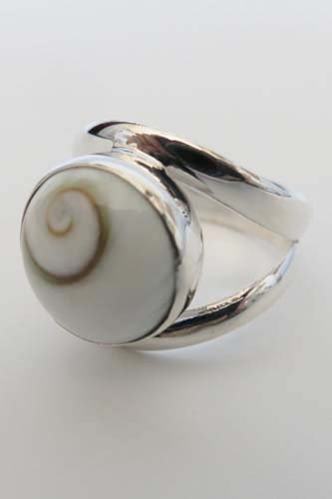 V Leg Silver and Spiral Shell Ring, Koru Shell, Shiva Eye Shell, Good ...