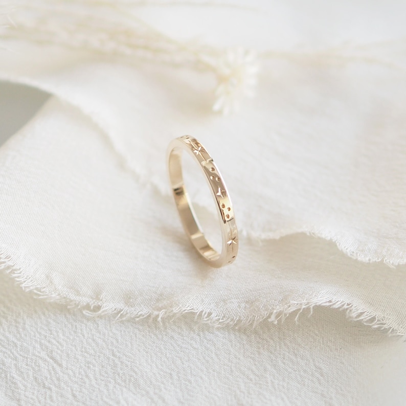 18ct Gold Star Engraved Ring Celestial Gold Ring Starry Ring - Etsy