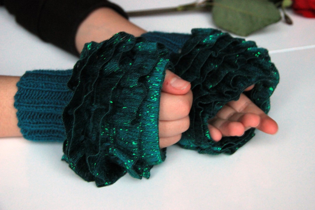 Fingerless Gloves, Cozy Hand Knitted Mittens Hand Knit Ruffled ...