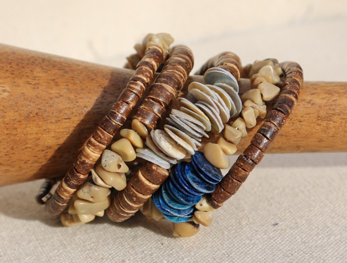 Sea Life in Deep Blue Memory Wire Bracelet Featuring Mussel - Etsy