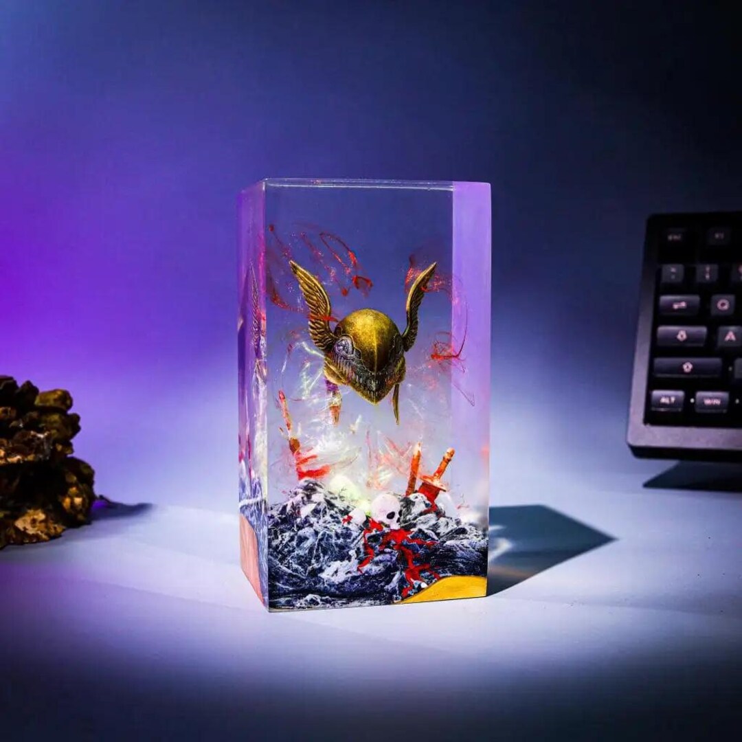 Male.nia's Helmet El.d.en R.in.g Epoxy Resin Wood Lamp Night Light ...