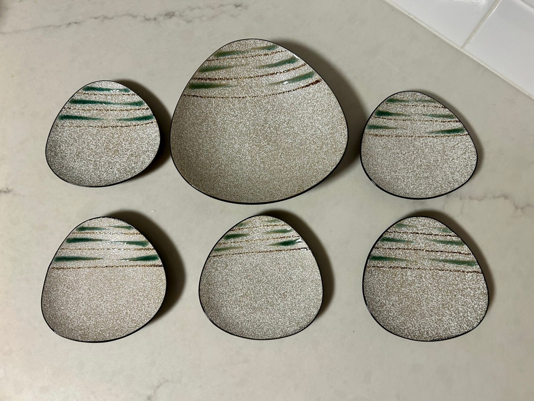 Mid Century Speckled Triangle-shaped Plates / Bowls - Splatter Textured ...