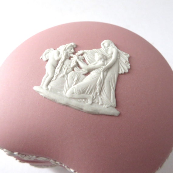 Wedgwood Pink Jasperware bean box, Pink Jasperware, G… - Gem