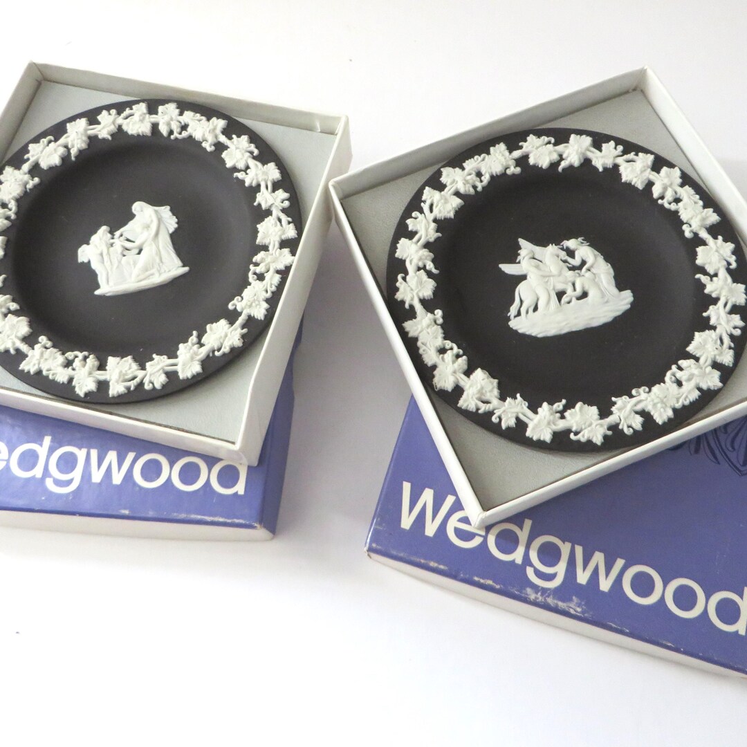 Wedgwood Jasperware Set of Black Pin or Ring Dishes - Etsy UK