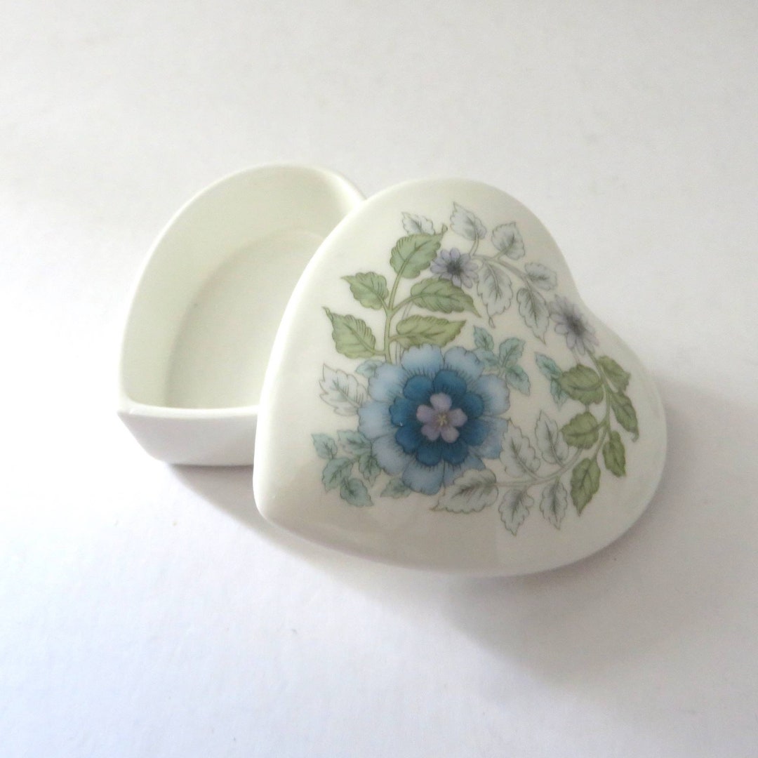 Wedgwood Clementine Small Heart Bone China Ring Box - Etsy UK