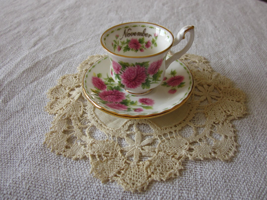 Pretty Edwardian / Victorian Coaster in Linen and Lace With Hand-made ...