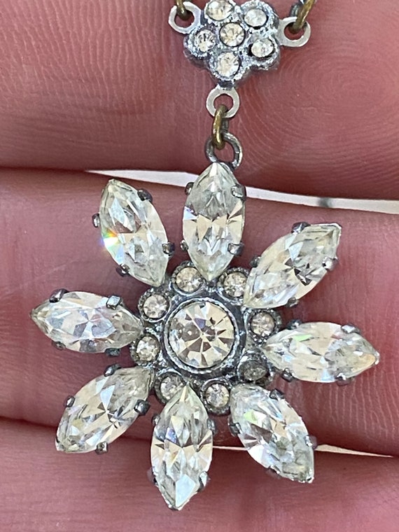 A super Sparkling Art Deco rhinestone Flower Lavalie… - Gem