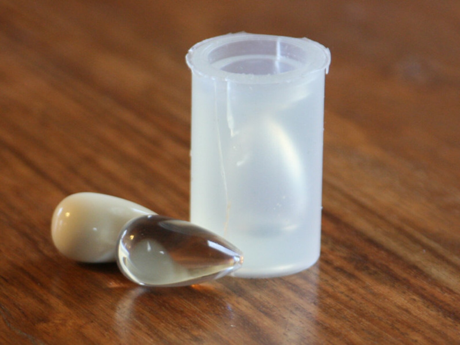 A Transparent Silicone Mold for Jewellery DIY, a Teardrop 14/28mm, 1 ...