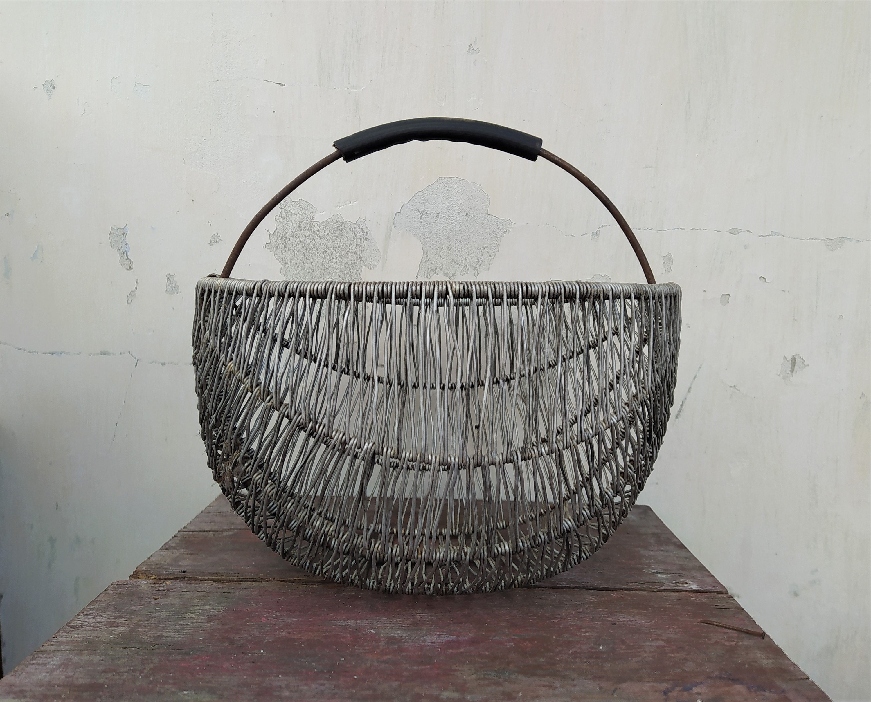 Vintage metal wire basket. Egg fruit fish basket. Made in | Etsy