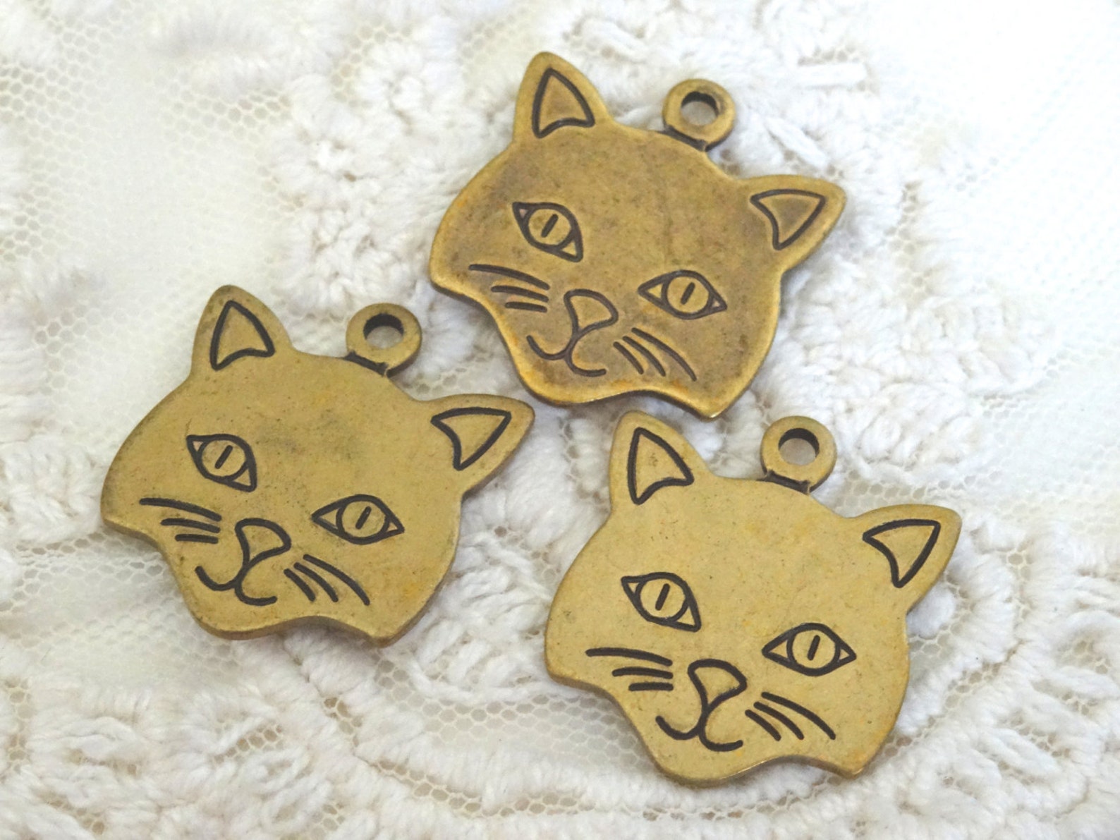 5 Cat Face Charms Vintage Antique Gold Kitten Face Animal - Etsy