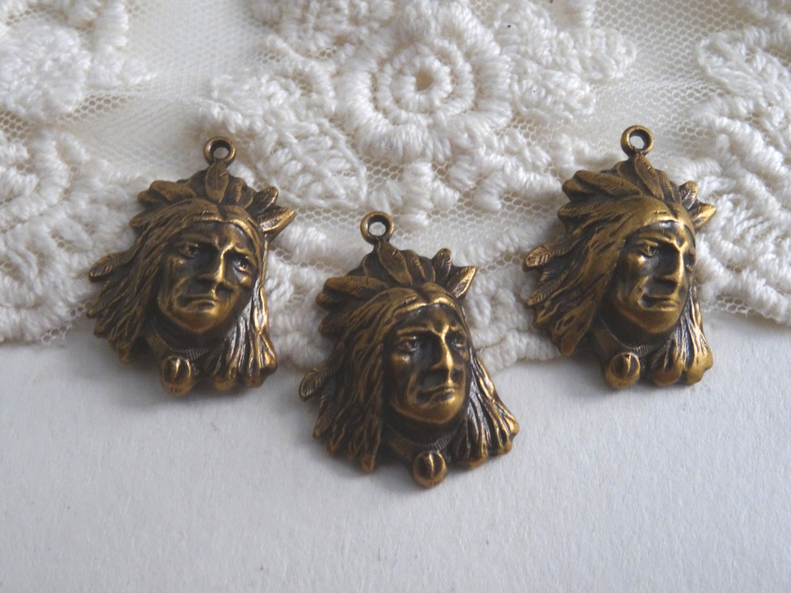 2 Indian Head Charms Vintage Antique Brass Feather Head Dress - Etsy