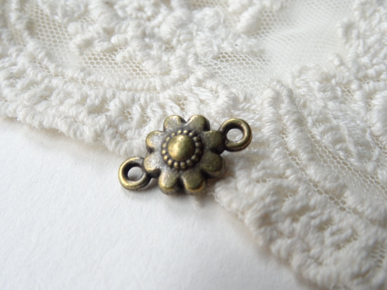 10 Daisy Connector Charms Vintage Daisy Flower Two Loop - Etsy