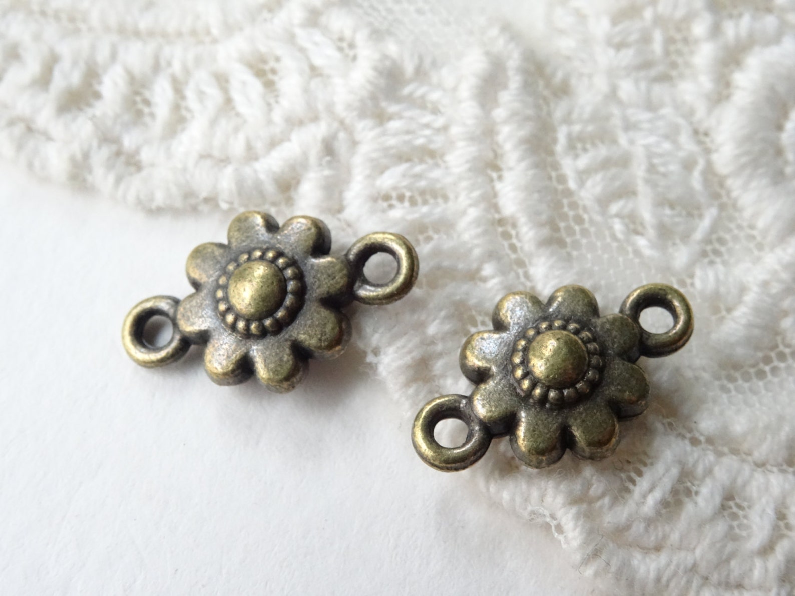 10 Daisy Connector Charms Vintage Daisy Flower Two Loop - Etsy