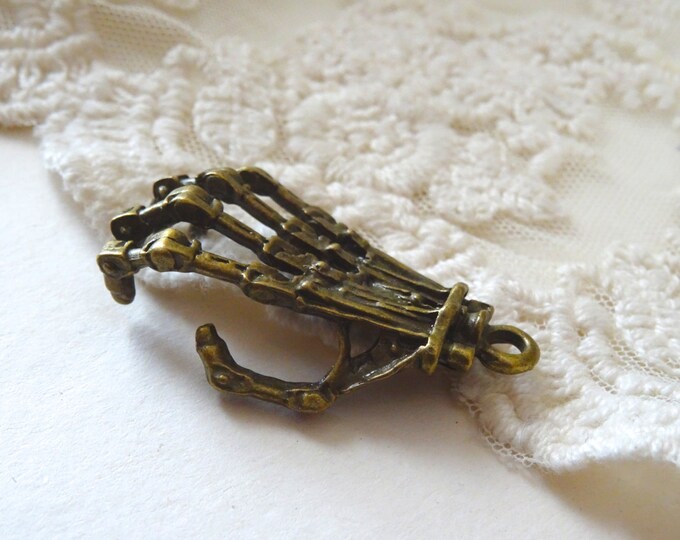1- Skeleton Hand Charm Halloween Steampunk 3D Large Robotic Zombie Hand ...