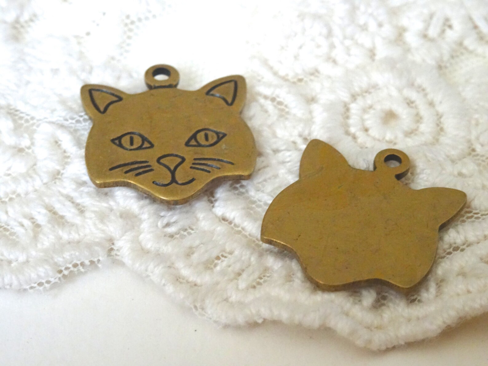 5 Cat Face Charms Vintage Antique Gold Kitten Face Animal | Etsy