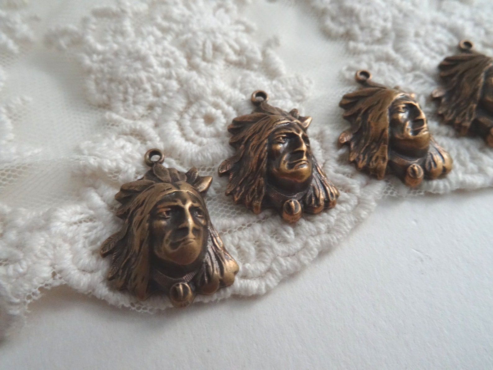 2 Indian Head Charms Vintage Antique Brass Feather Head Dress - Etsy