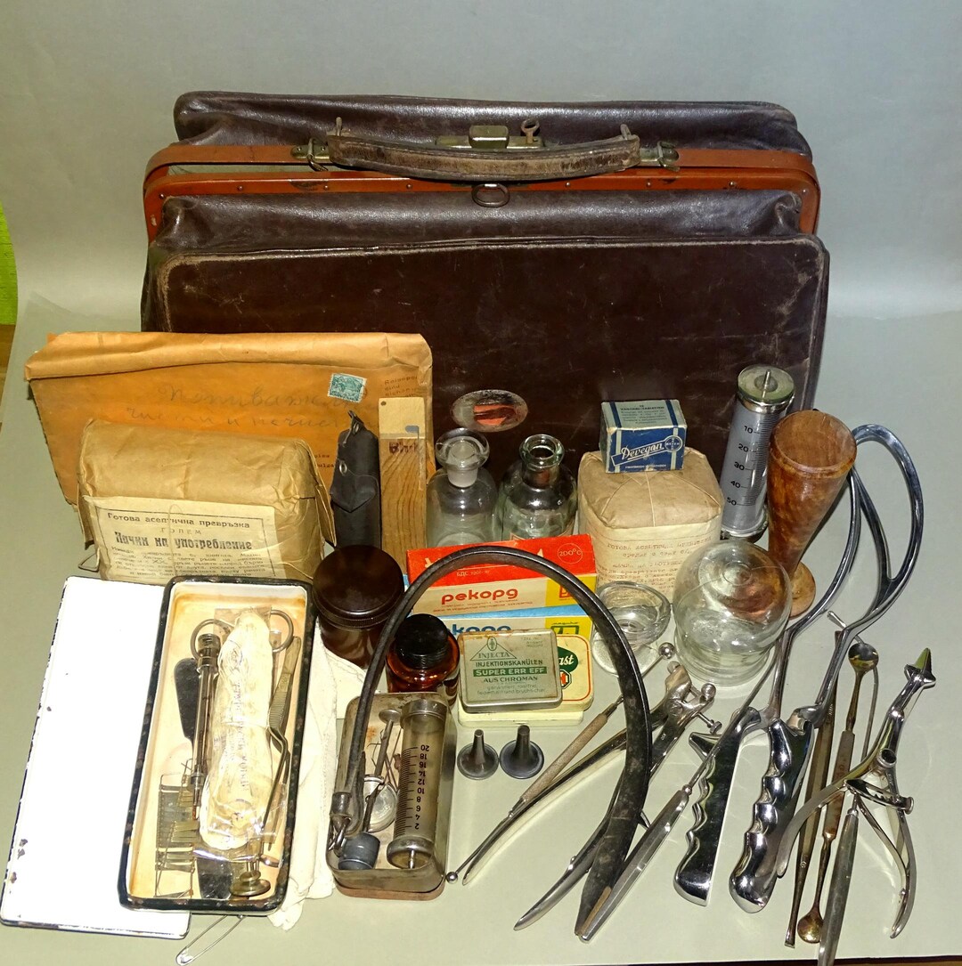 Vintage Old Doctor's Bag With Medical Equipment & Instuments Inside ...