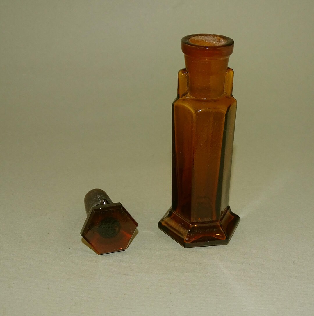 Old Medical Chloroform Anaesthesia Glass Drip Drop Hexagonal Bottle Art ...